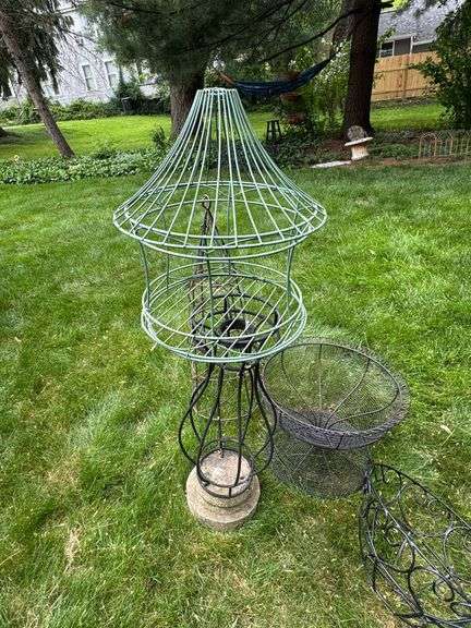 Decorative Metal Wire Garden Structures - Auction Ohio