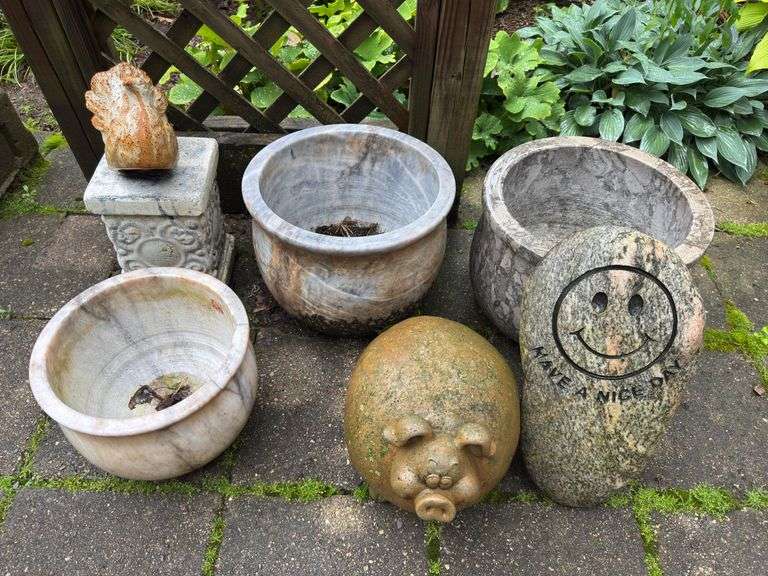Outdoor Pots and Decorations - Auction Ohio