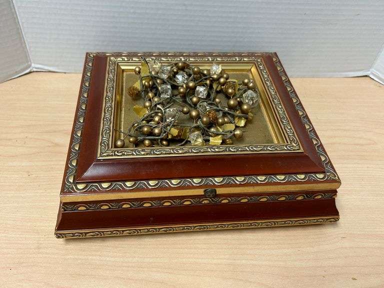 Decorative Cigar Box - Auction Ohio