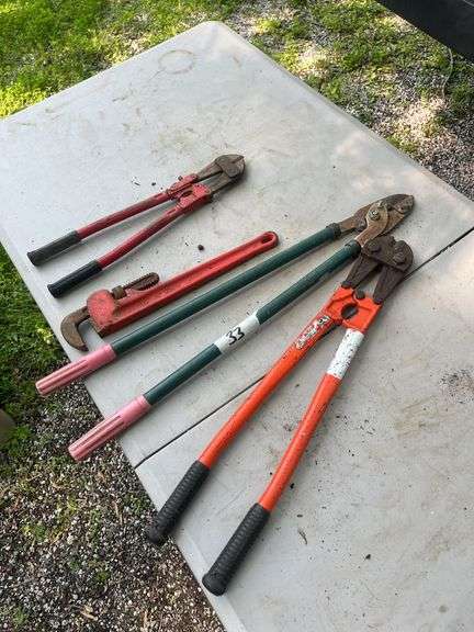 Three bolt cutters and one 18 inch 450 MM wrench - Auction Ohio