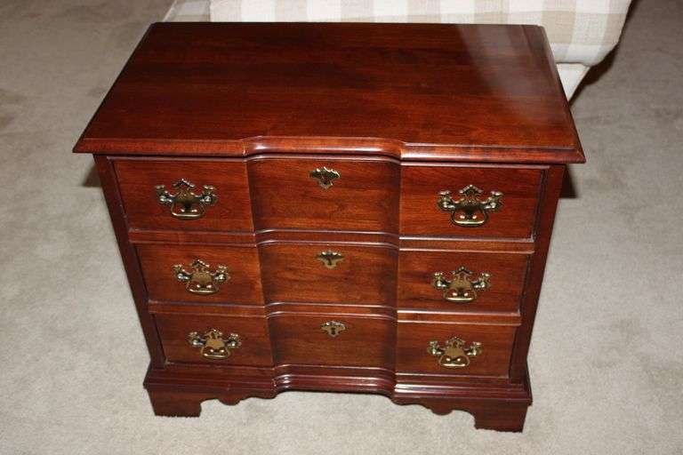 Cherry End Table - Auction Ohio