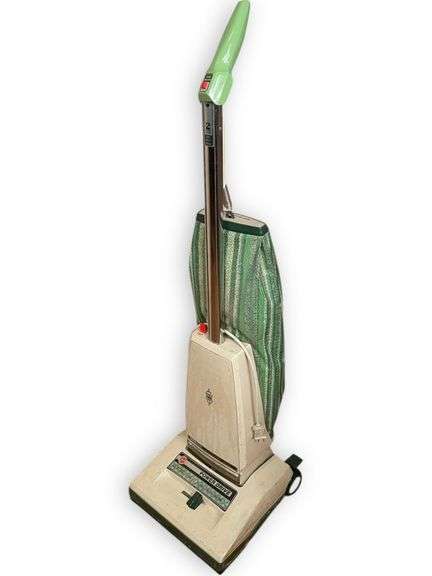 HOOVER CONCEPT ONE UPRIGHT VACUUM. - Auction Ohio