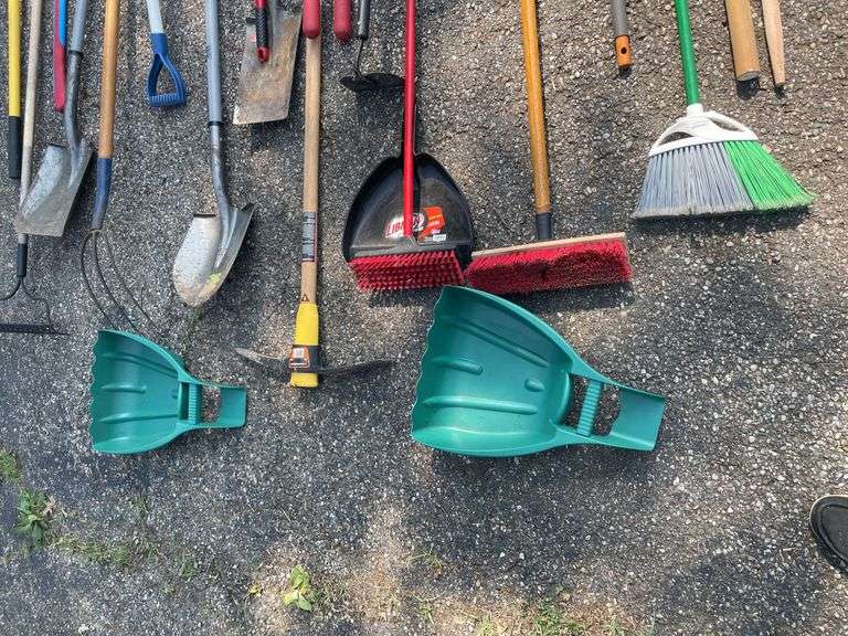 Long Handled Tools - Auction Ohio