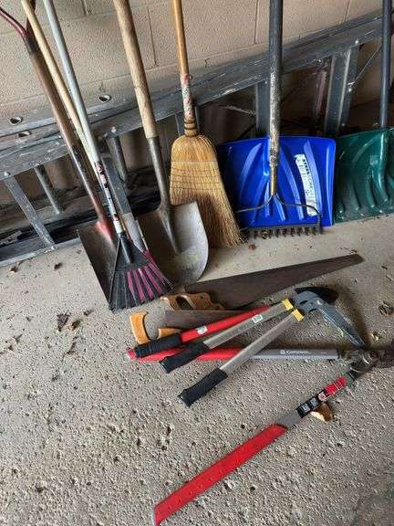 Tools and ladders - Auction Ohio