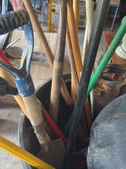 Long handled tools - Auction Ohio