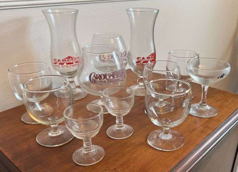 Carousel Dinner Theatre Glassware Collection - Auction Ohio