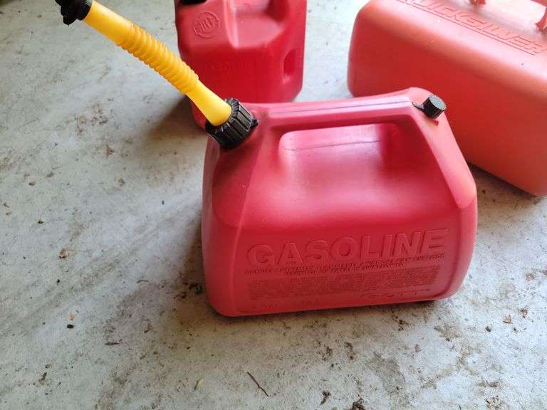 Plastic & Metal Gas Cans - Auction Ohio