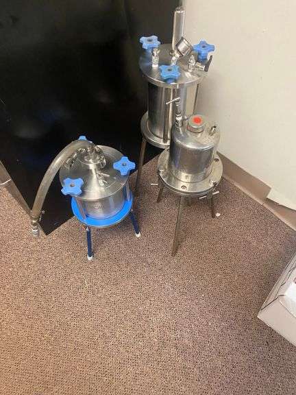 Stainless Lab Pressure Canisters - Auction Ohio