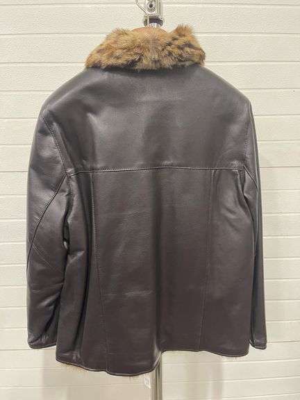 CUSTOM LEATHER BOMBER JACKET WITH FUR LINING. - Auction Ohio
