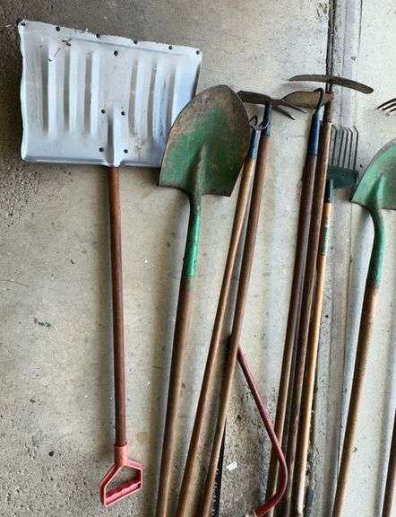 Long Handle Tools - Auction Ohio