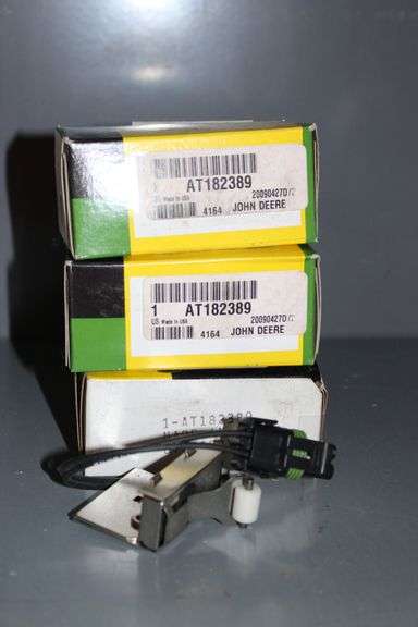 John Deere Versatile Control Switch Part No. AT182389 - Auction Ohio