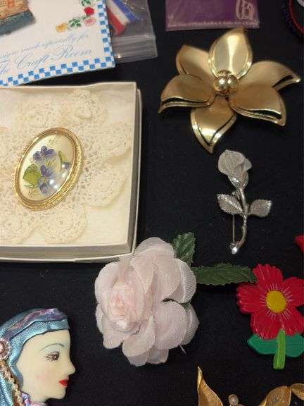 Brooches/Pins - Auction Ohio