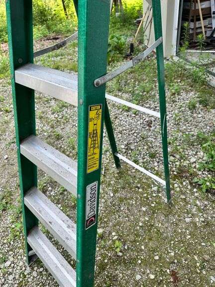 6-Foot Davidson Fiberglass Step Ladder - Auction Ohio