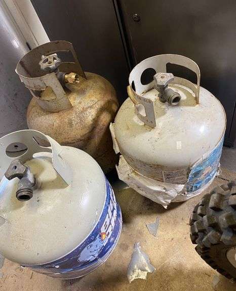 3 standard propane tanks, used condition - Auction Ohio