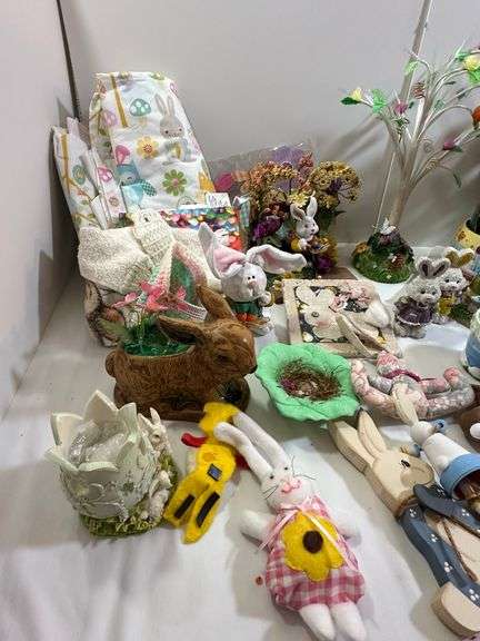 Easter Decorations - Auction Ohio