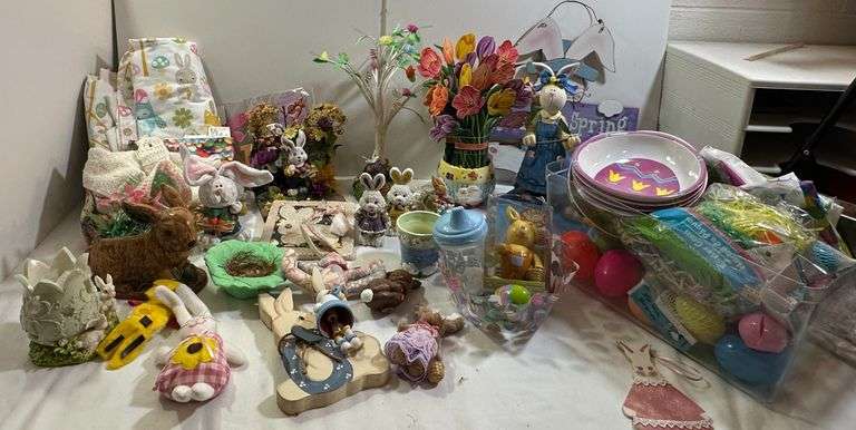 Easter Decorations - Auction Ohio