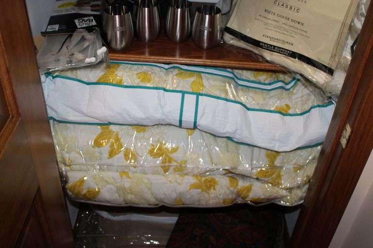 Closet Contents - Softgoods - Auction Ohio