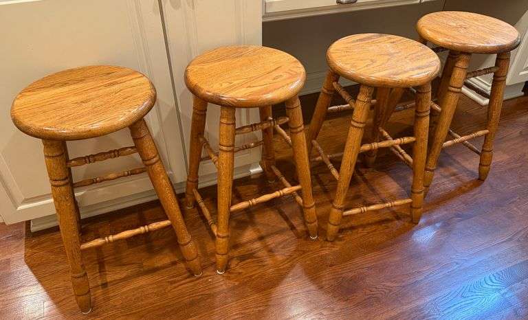 Oak Wooden Stools - Auction Ohio