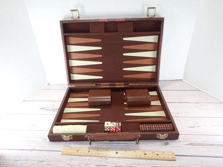 Complete - Cardinal Bakelite Backgammon Set - Auction Ohio