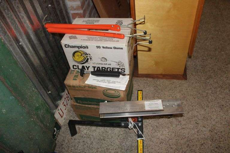 Clay Target Launcher Set - Auction Ohio