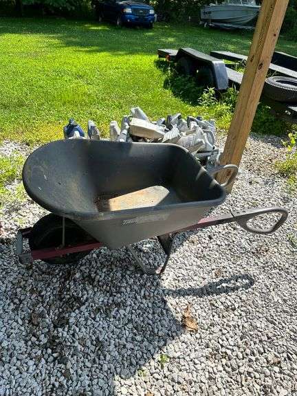 True Temper Wheelbarrow - Auction Ohio