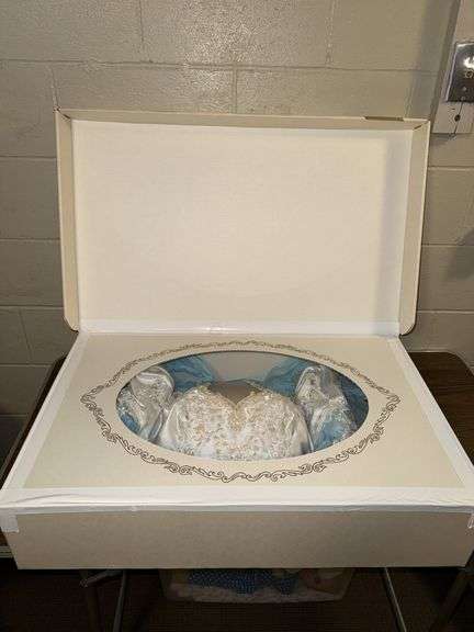 Wedding dress - Auction Ohio
