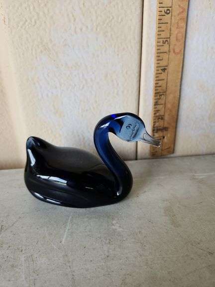 Hand Blown Swan Figure 4.5"X2"X3.25" - Auction Ohio