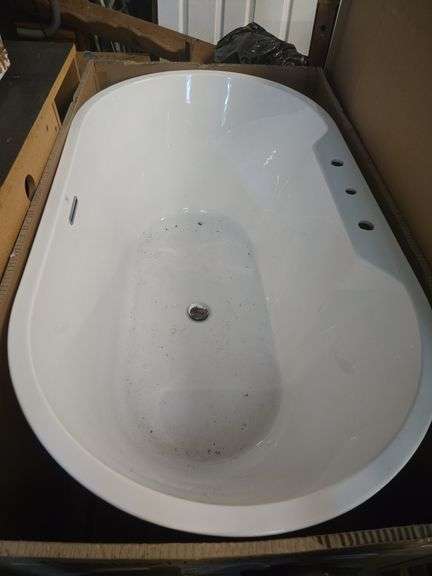 Windham brand freestanding soaker tub. - Auction Ohio