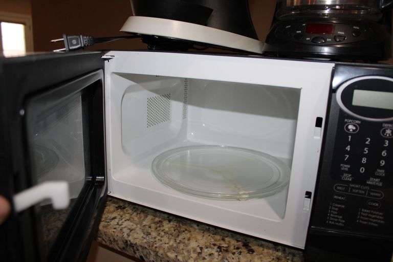 Fusion Drink Station, Coffee Maker & Microwave - Auction Ohio