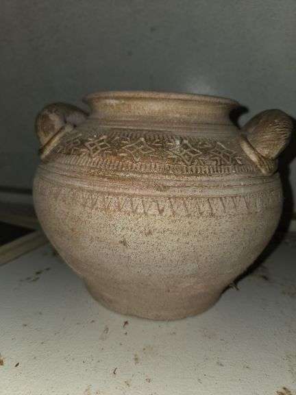 Small Clay pot handmade in Thailand - Auction Ohio