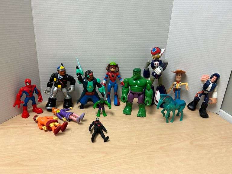 Assorted Action Figures – 13-Piece Mixed Character Bundle - Auction Ohio