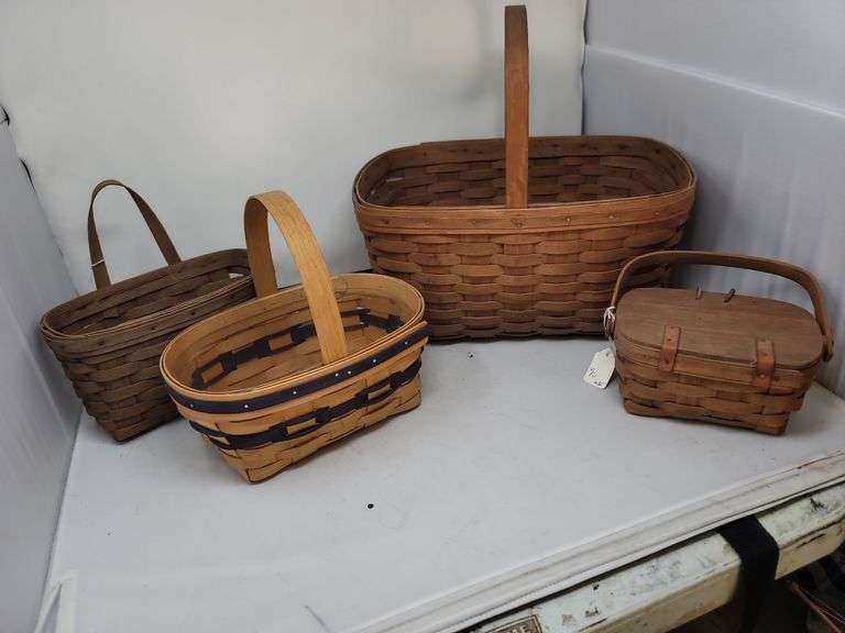 4 medium baskets - Auction Ohio