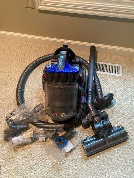 Dyson vacuum - Auction Ohio