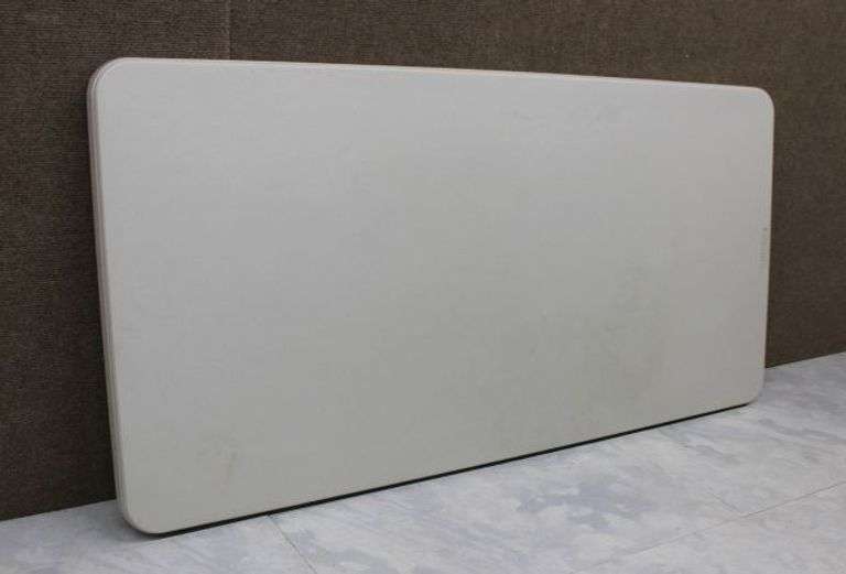 Lifetime Model 8046 Folding Table - Auction Ohio