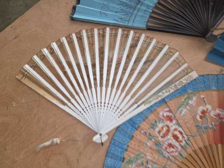 5 beautiful hand held fans - Auction Ohio
