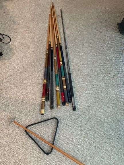 Pool sticks - Auction Ohio