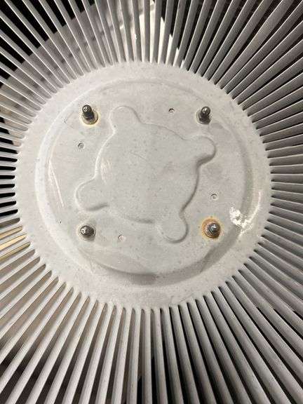 Goodman HVAC Unit Model GSZ130421AD with Visible Wear - Auction Ohio