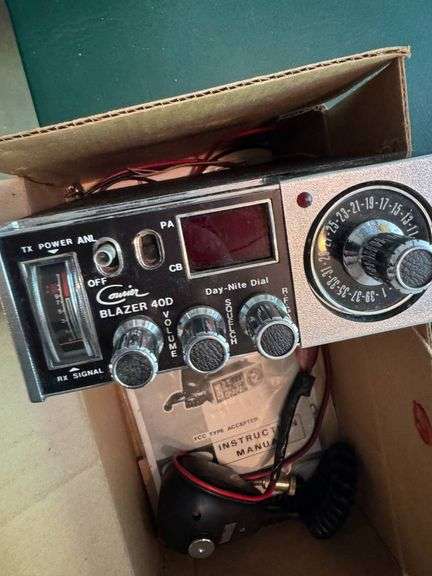 Courier Blazer 40D CB Radio with Microphone and Manual - Auction Ohio
