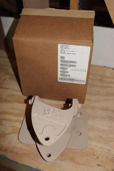 Reyco Vehicle Spring Hanger Part No. 10003152 - Auction Ohio