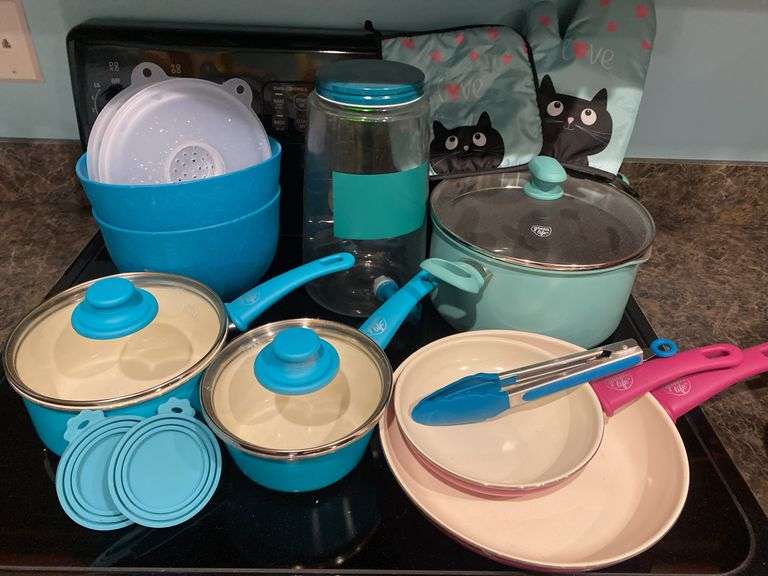 Turquoise colored Green Life pots - silicone bowls - and more ...
