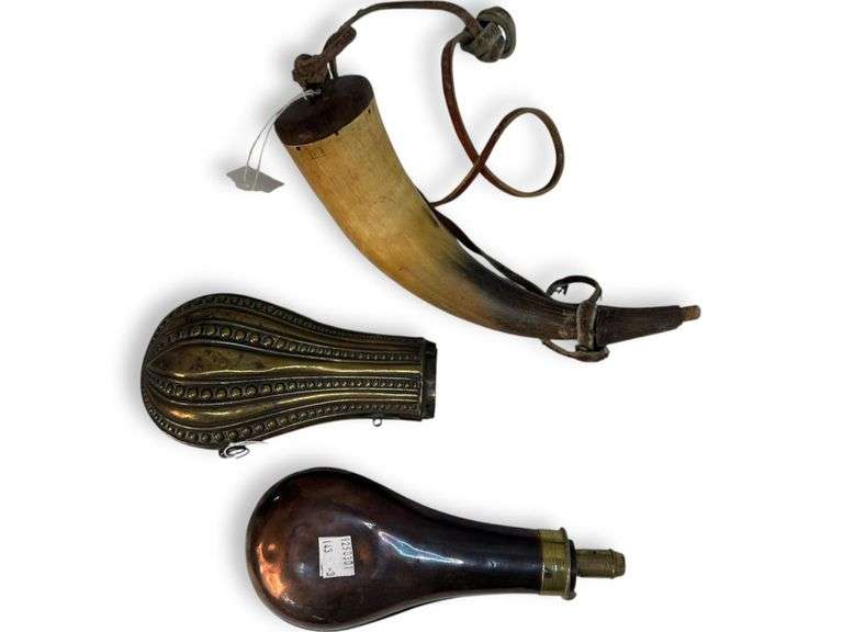 THREE POWDER HORNS AND FLASKS. - Auction Ohio