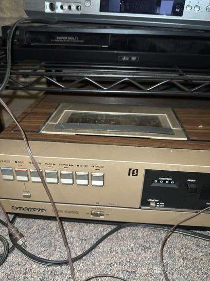 Vtg electronics, Beta tape player etc - Auction Ohio