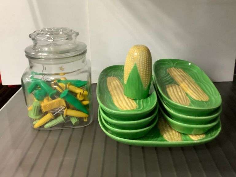 Vintage Corn Plates - Auction Ohio