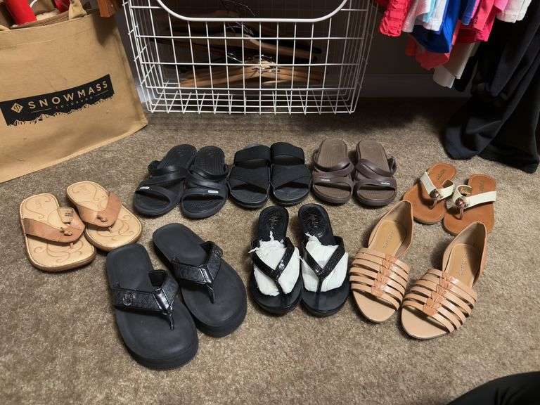 Women’s size 6 Sandals - Auction Ohio