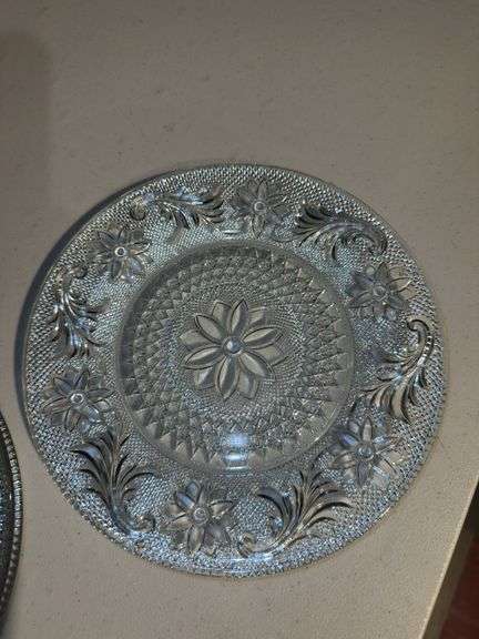 Set of eight Indiana glass plates - Auction Ohio