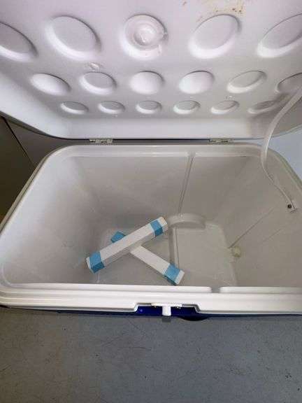 Igloo Ice Chest - Auction Ohio