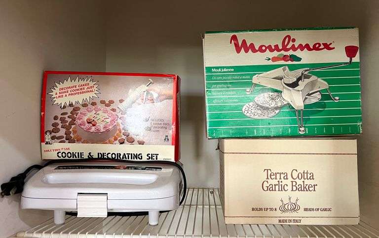 Small Kitchen Items - Auction Ohio