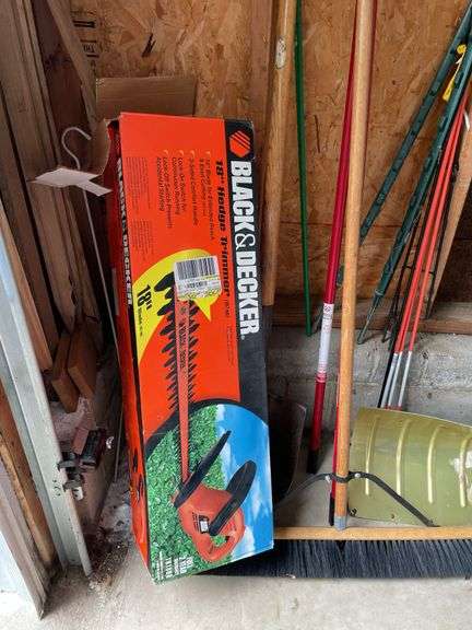 Long handled tools - Auction Ohio