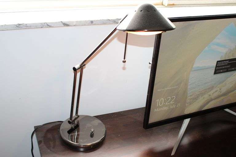 Halogen Desk Lamp - Auction Ohio