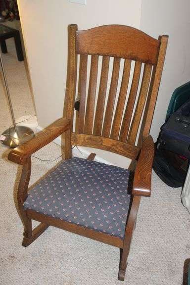Oak Rocking Chair - Auction Ohio